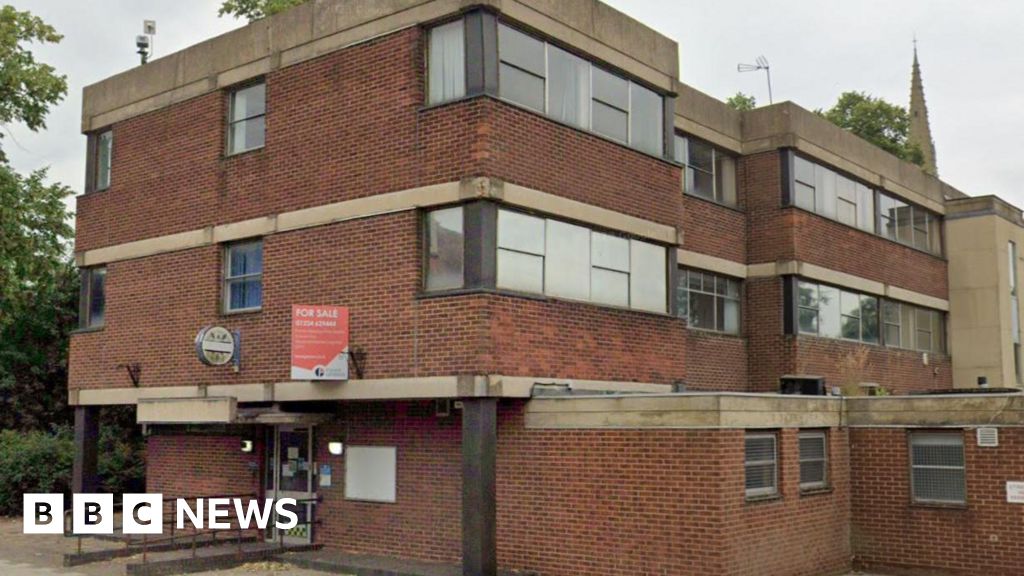 Northamptonshire Police sells vacant former Kettering station - BBC News
