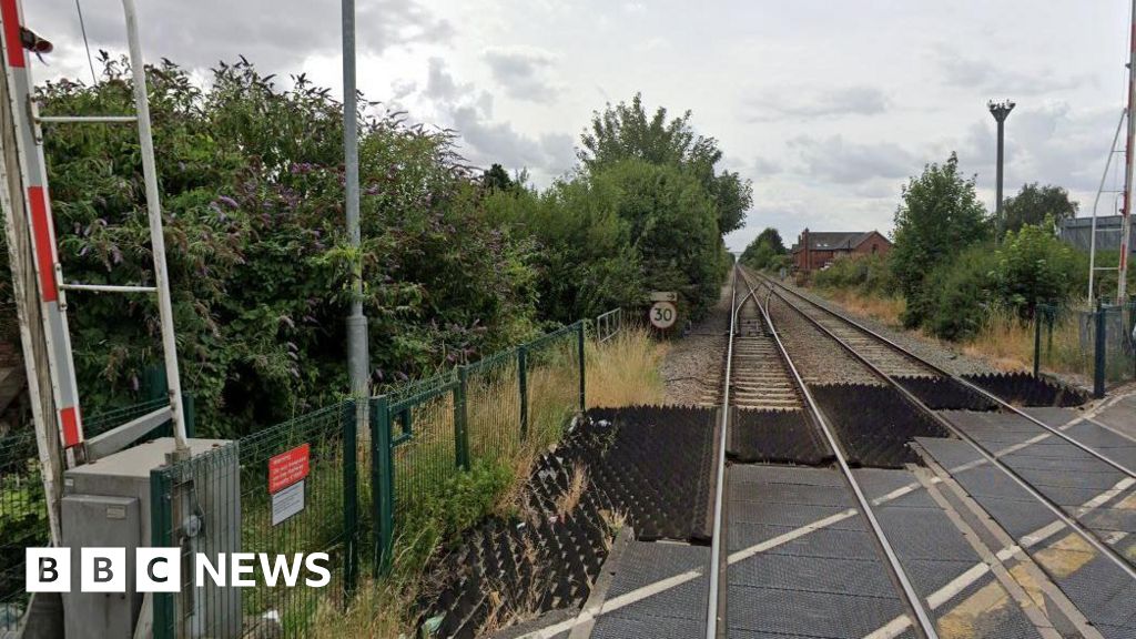 Network Rail closes Spalding level crossing for upgrade works