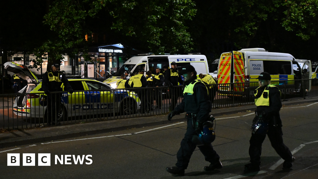 UK disorder 2024: Police release new images after Bristol unrest - BBC News