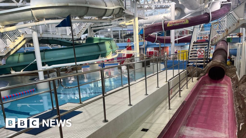 Spectrum Guildford managers criticised over pool closure - BBC News