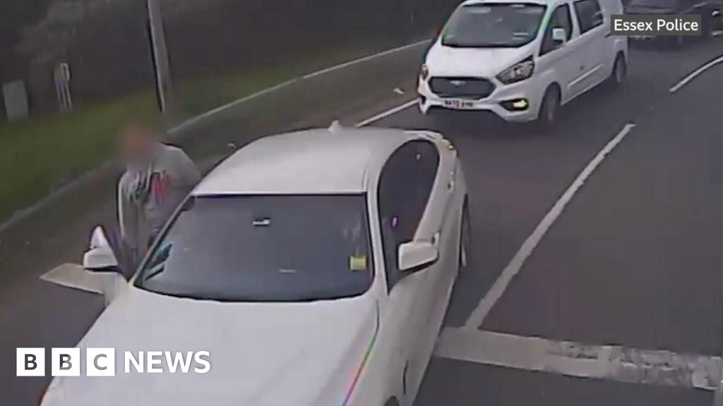 Coach driver protects Essex children from dangerous driver