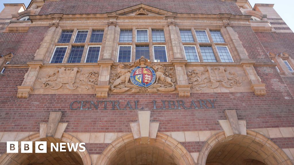 Wolverhampton Library's restored facade unveiled