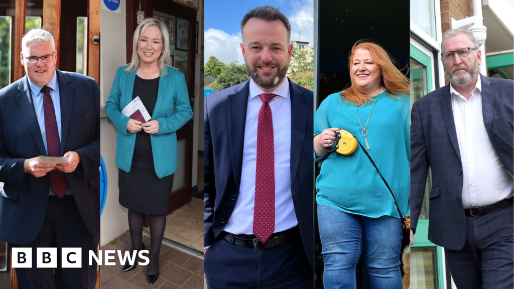 Voters go to the polls in general election in Northern Ireland - BBC News