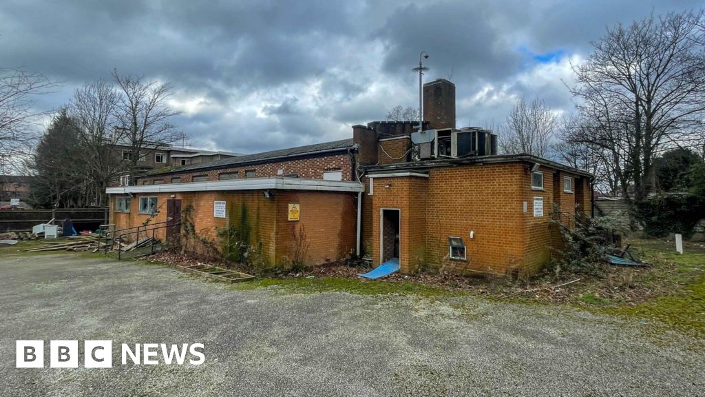 Bidding from £1.22m for former Sheldon social club site - BBC News