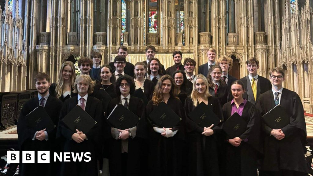 Durham University choir to sing at Vatican Mass - BBC News