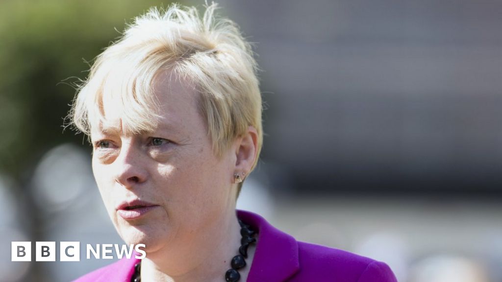 Angela Eagle MP cancels surgeries after death threat - BBC News