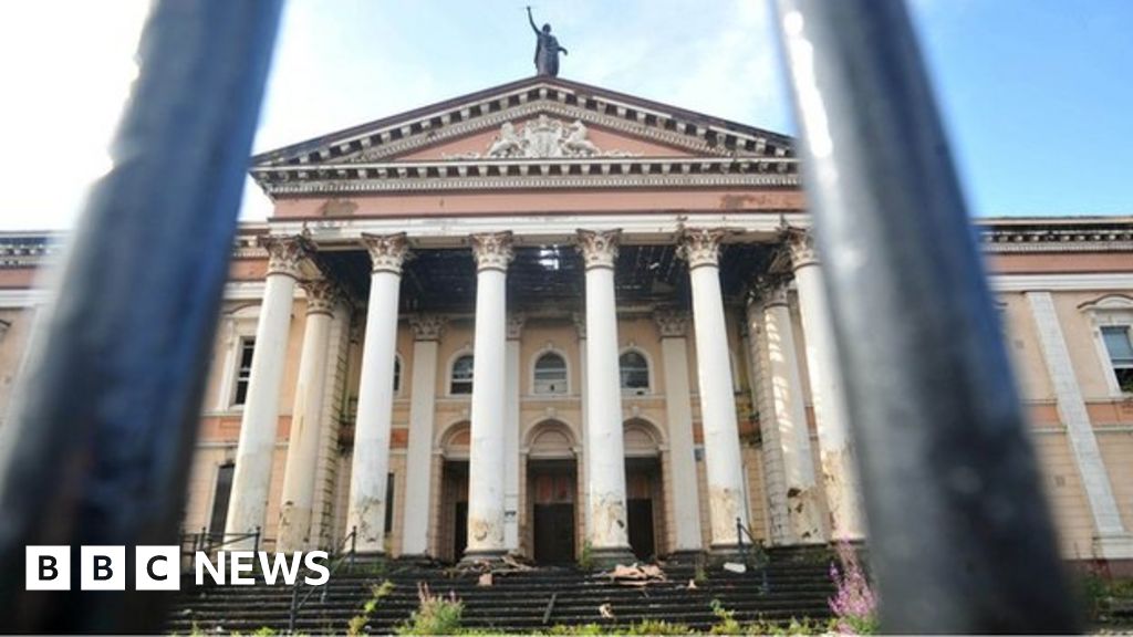 Crumlin Road courthouse to be converted into hotel - BBC News