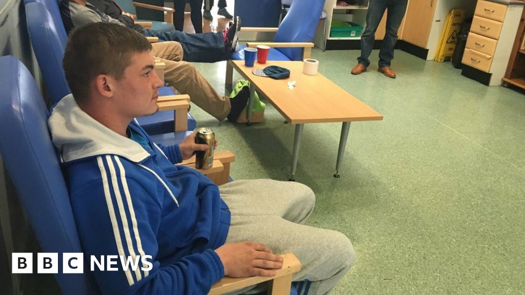 Homeless alcoholics 'falling through the cracks' - BBC News