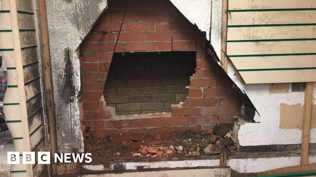 Boy rescued after Newton Aycliffe shopping centre fall - BBC News