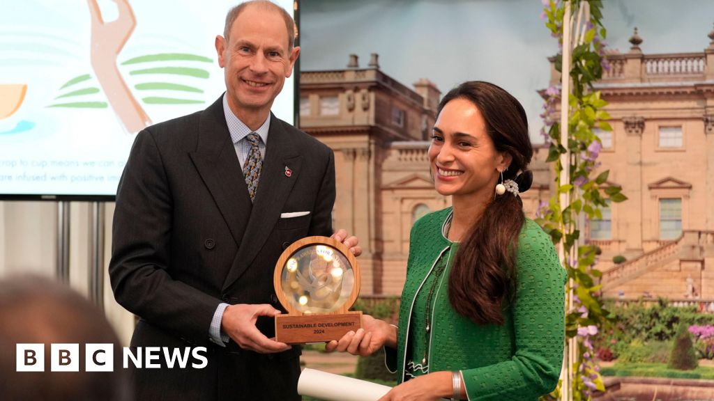 Hampshire tea company receives King's Award from Prince Edward - BBC News