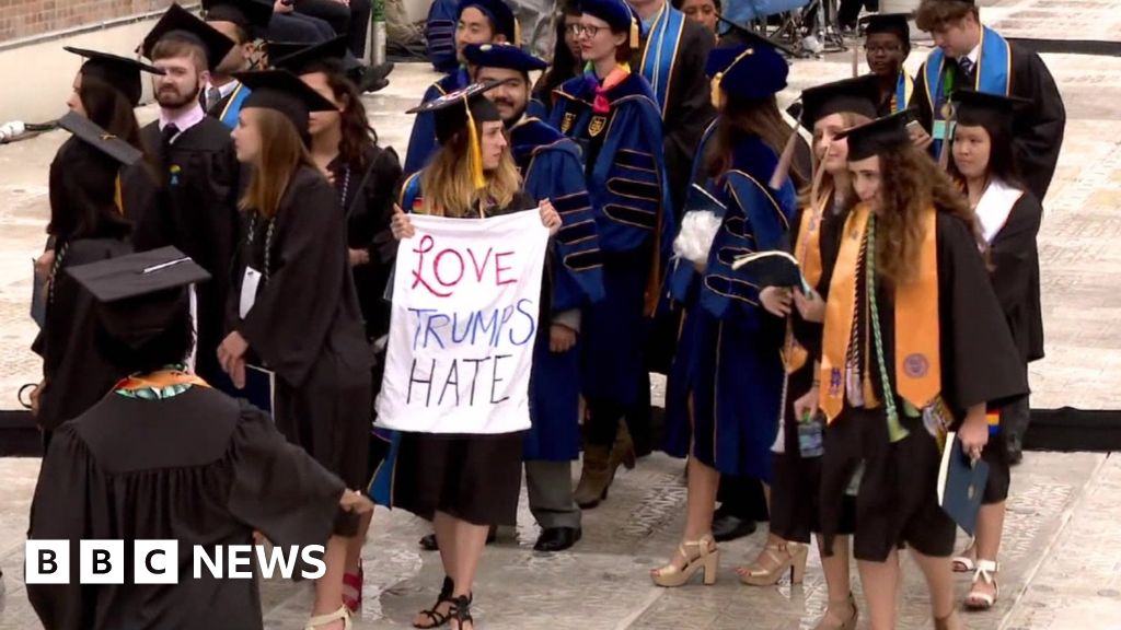 Mike Pence university address hit by student walk-out - BBC News