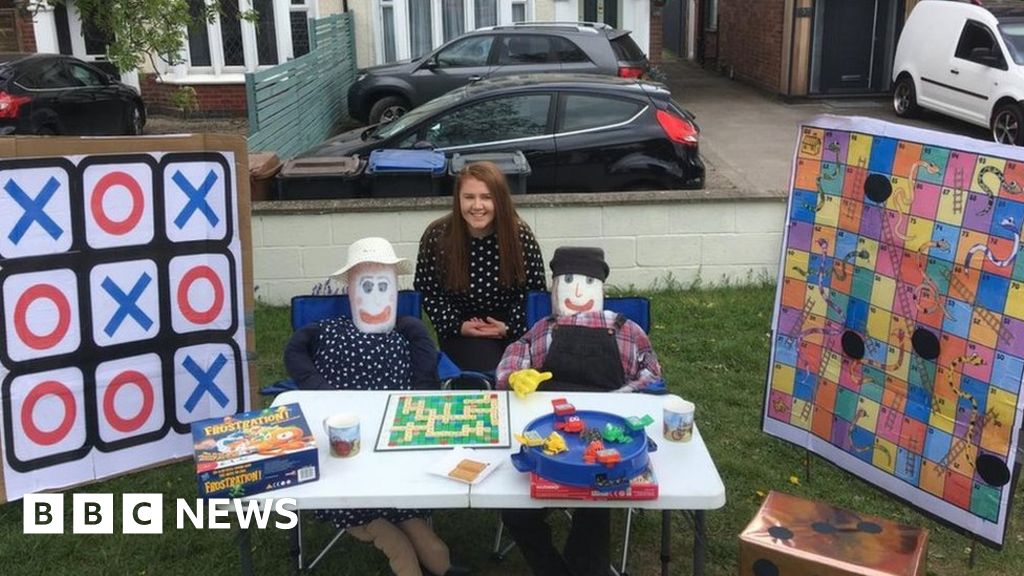 Coronavirus: 'Bob and Brenda' scarecrows keep town entertained