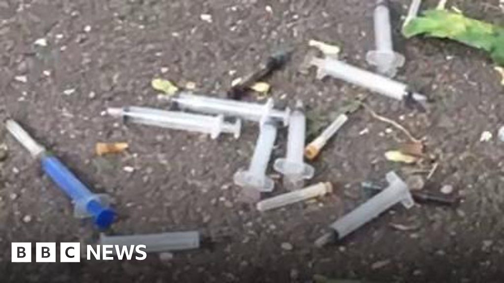 Laindon boy, 8, finds needles in woodland - BBC News
