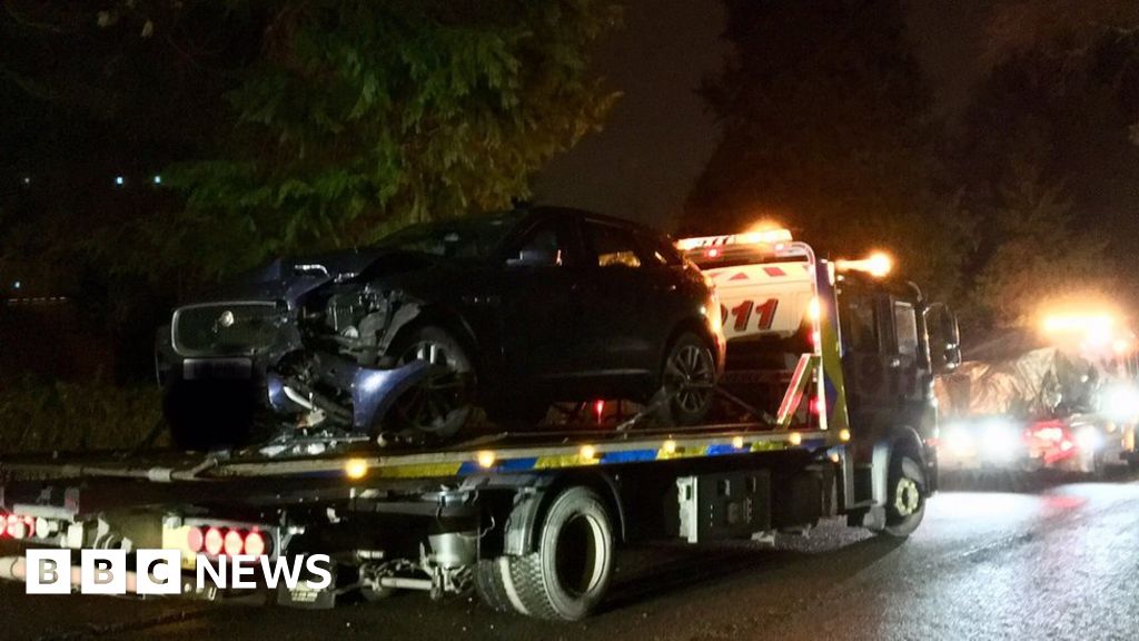 Woman, 60, dies a week after Boxing Day crash in Bearsden - BBC News