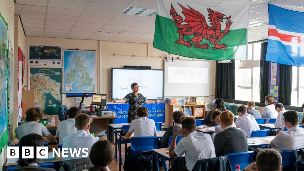 Welsh language: Bill aims to put million Welsh speakers target in law ...