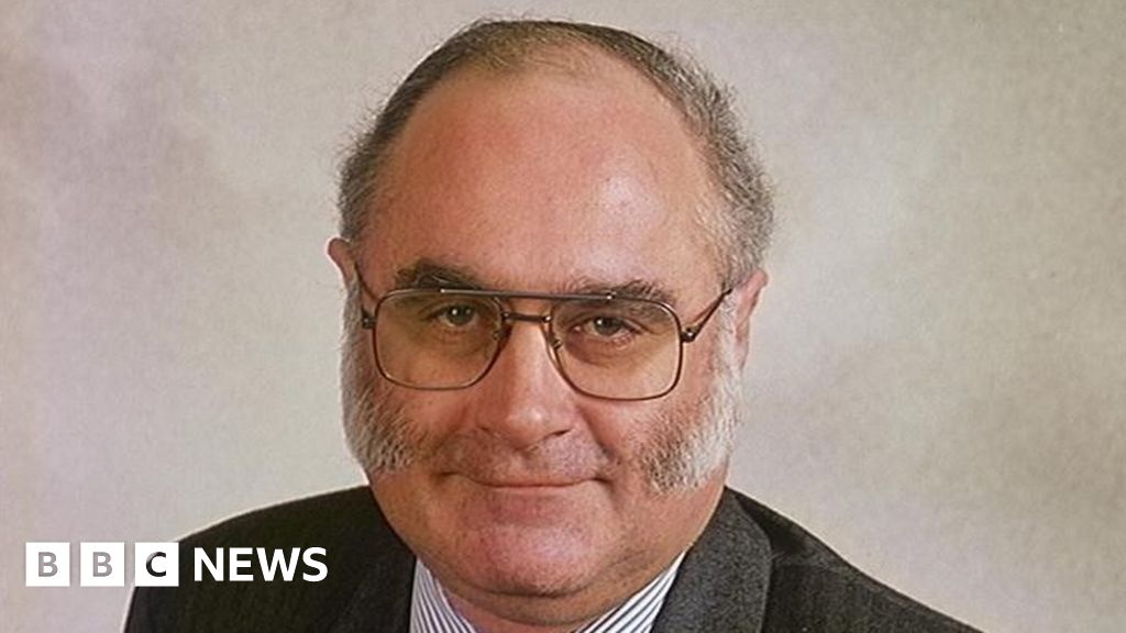 Former Scottish Conservative MP Allan Stewart dies - BBC News