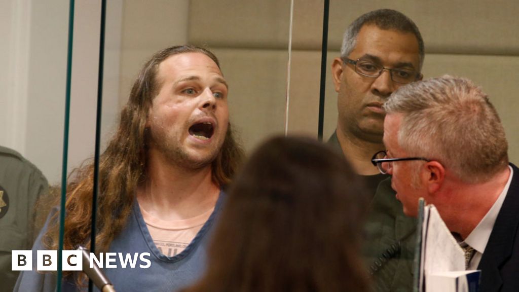 Portland stabbing: Jeremy Joseph Christian appears in court - BBC News