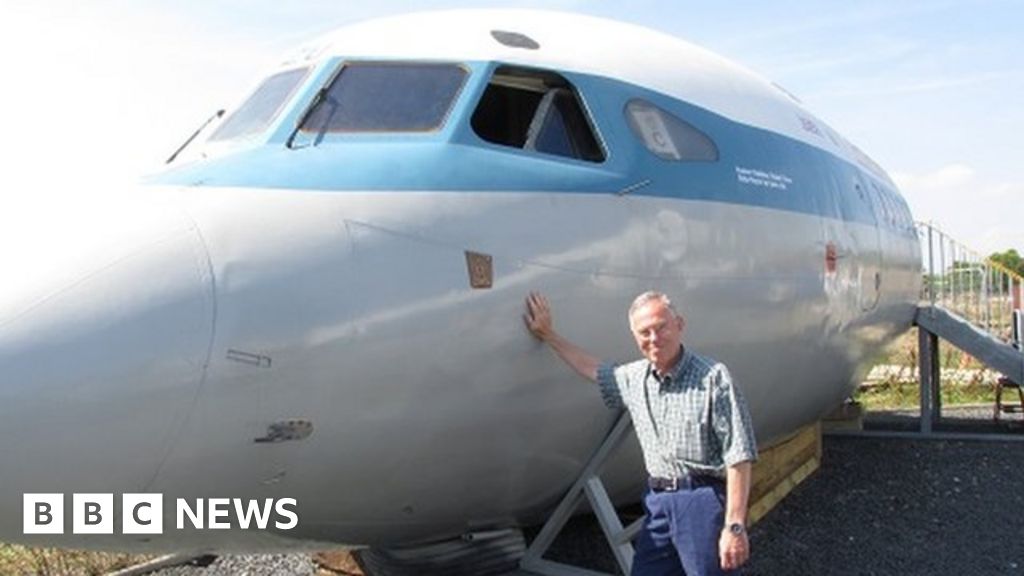 New Jet Age aircraft exhibit officially opened - BBC News