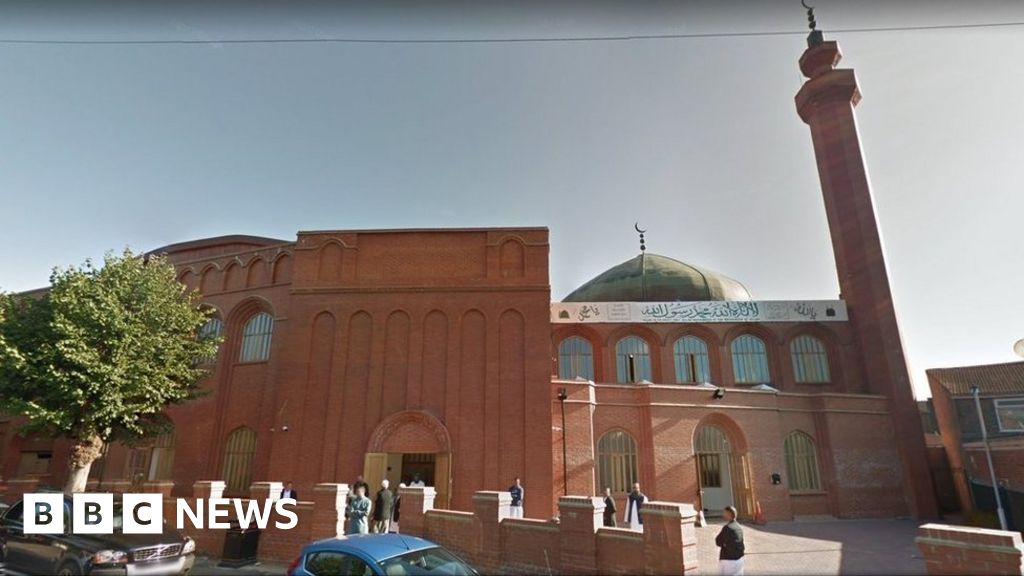 Luton Central Mosque: Ion Birliba ladder-fall death 'misadventure ...