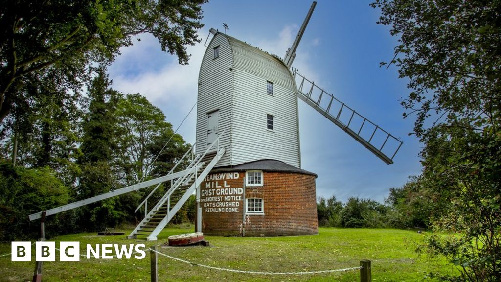 Bocking Windmill: Storm-damaged sails repaired for 300th anniversary ...