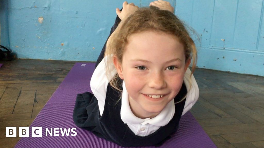 Yoga in schools has 'profound impact' on behaviour - BBC News
