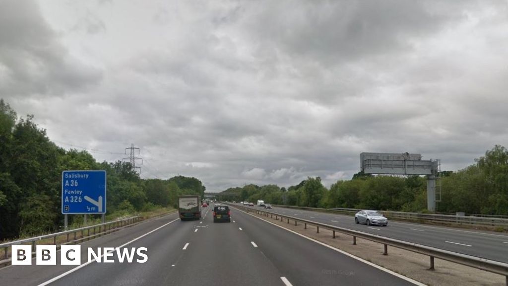 M27 crash: Pedestrian hit by lorry on motorway dies