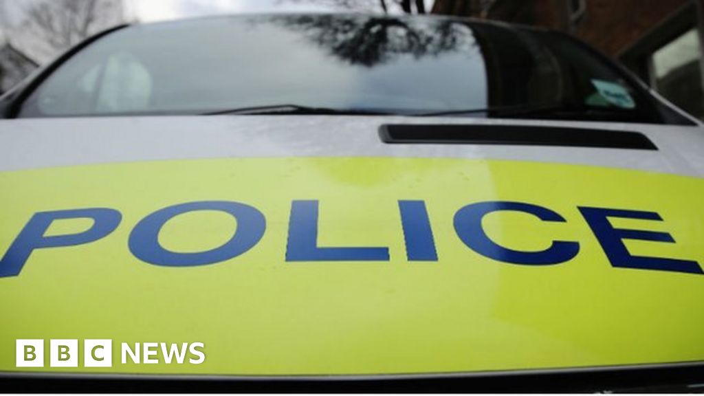 Chesterfield police station death investigated by IPCC - BBC News