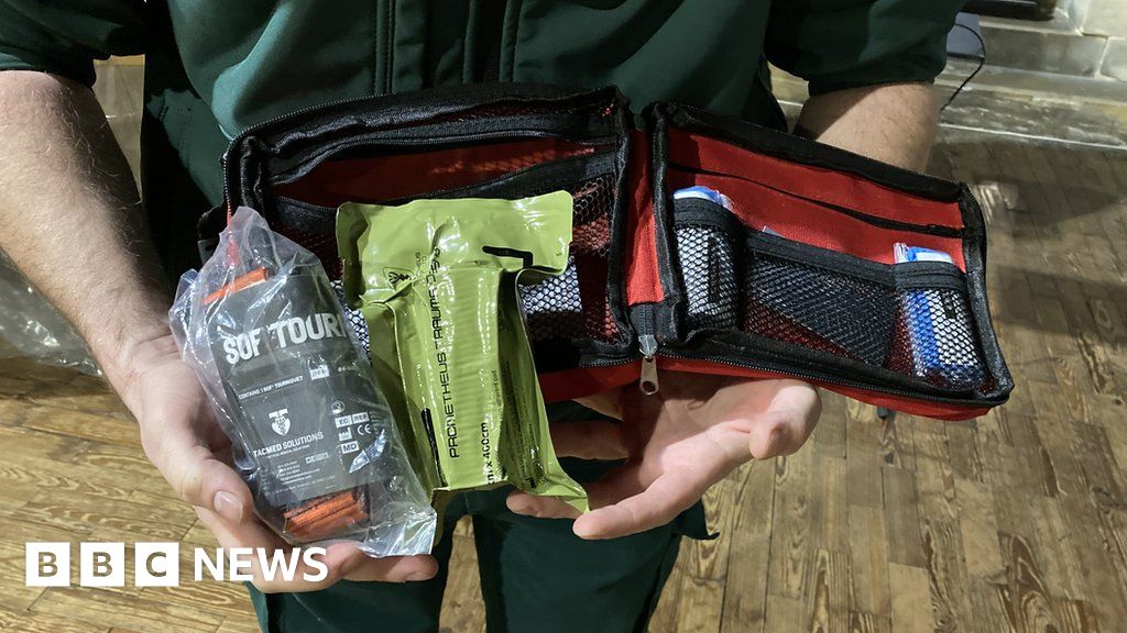 Kettering: Knife crime charity's bid to save lives - BBC News