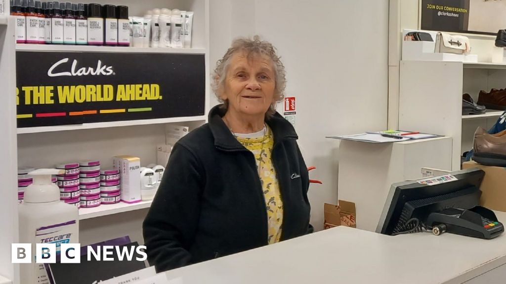 Dorset: Clarks shoe shop worker does last shift of 70 year career - BBC ...