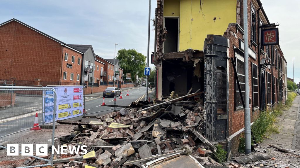 Man arrested after car crashes into derelict Stoke-on-Trent pub - BBC News
