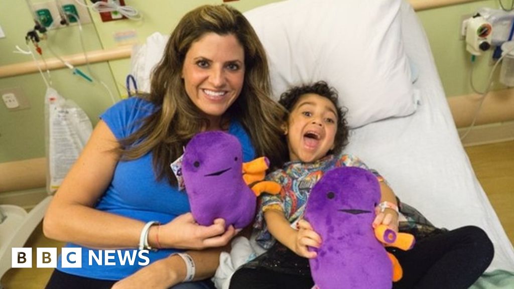 US teacher 'really proud' to save pupil's life - BBC News