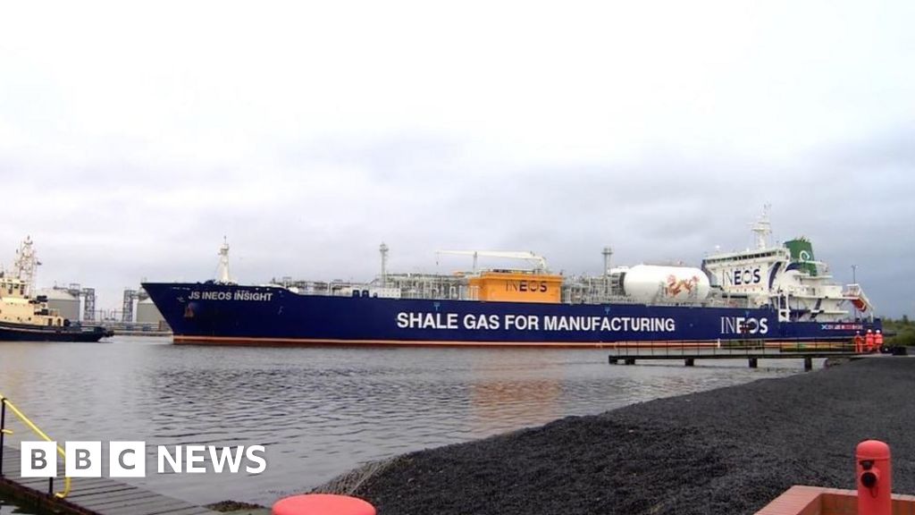 Shale gas ship arrives at Grangemouth after weather delay - BBC News