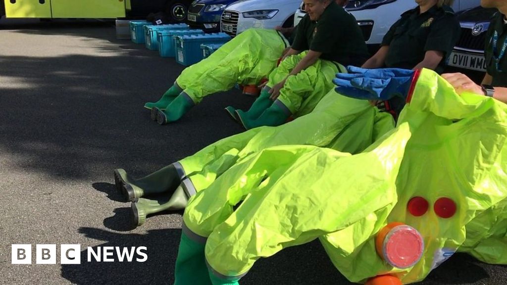 Hundreds more West Midlands ambulance staff get terror training - BBC News