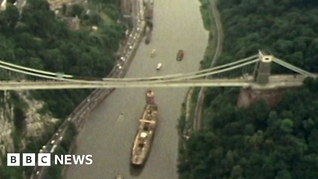 When thousands watched Brunel's great ship return to Bristol - BBC News
