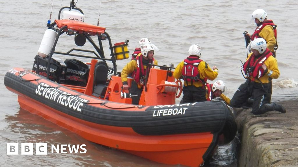 New £200k lifeboat launched in Gloucestershire - BBC News