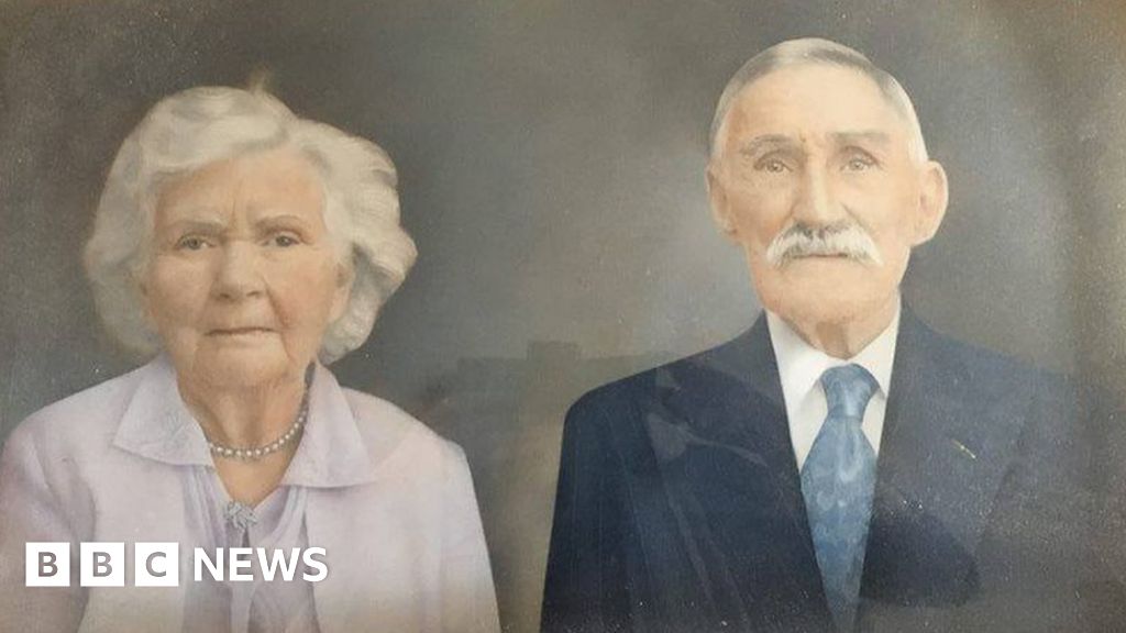 Family reunited with lost portrait found 1,000 miles away - BBC News