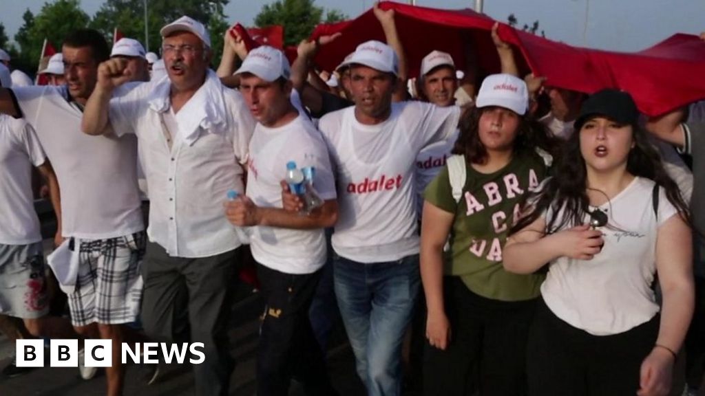 Istanbul rally concludes anti-Erdogan march - BBC News