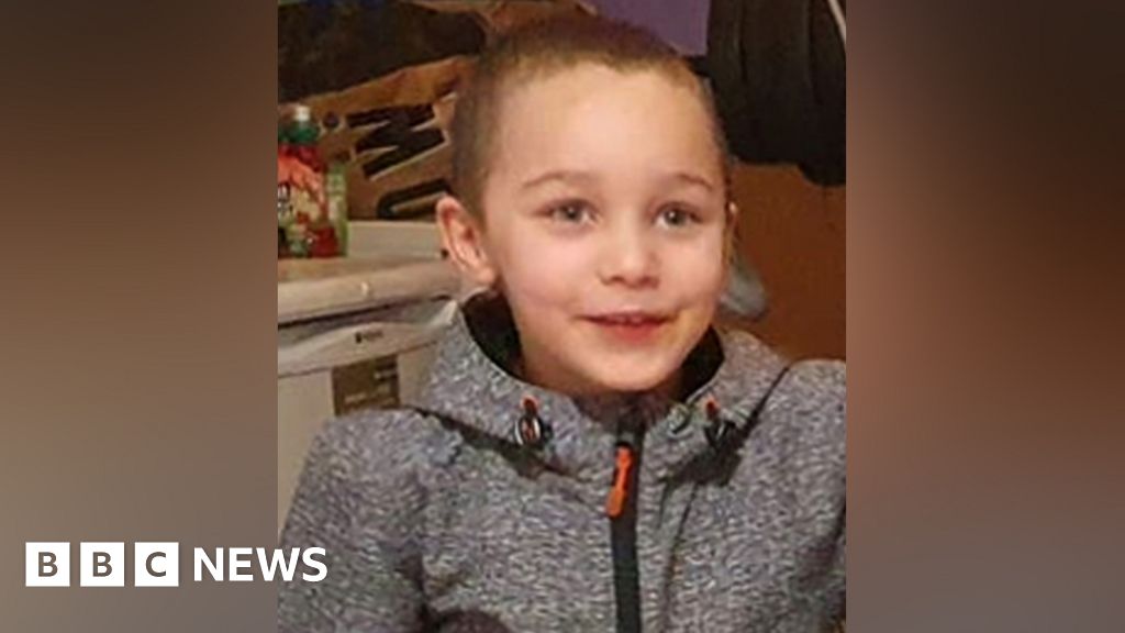 Bridgend river death: Boy, 5, named as Logan Mwangi - BBC News