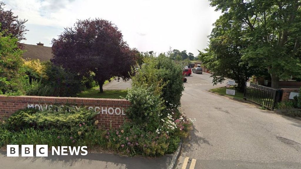 Bedale Mowbray special needs school 'close to capacity' - BBC News
