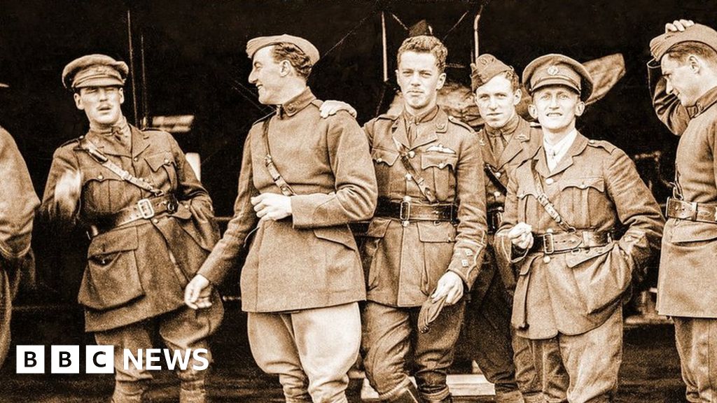 Pilot's war images developed 100 years on - BBC News
