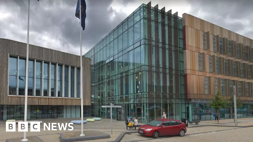 'No merger' for Redcar and Cleveland Council as it cuts overspend - BBC ...