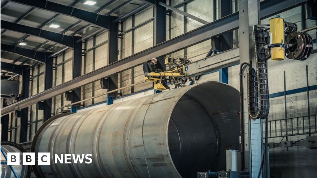 CS Wind agrees £27m turbine deal - BBC News