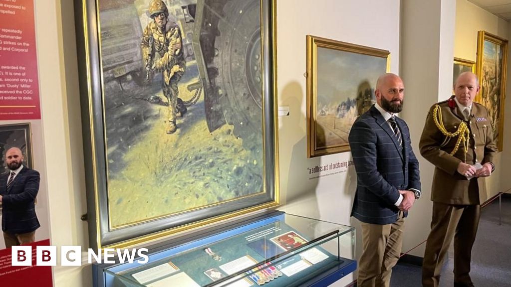 Gallantry medal goes on display at REME museum - BBC News
