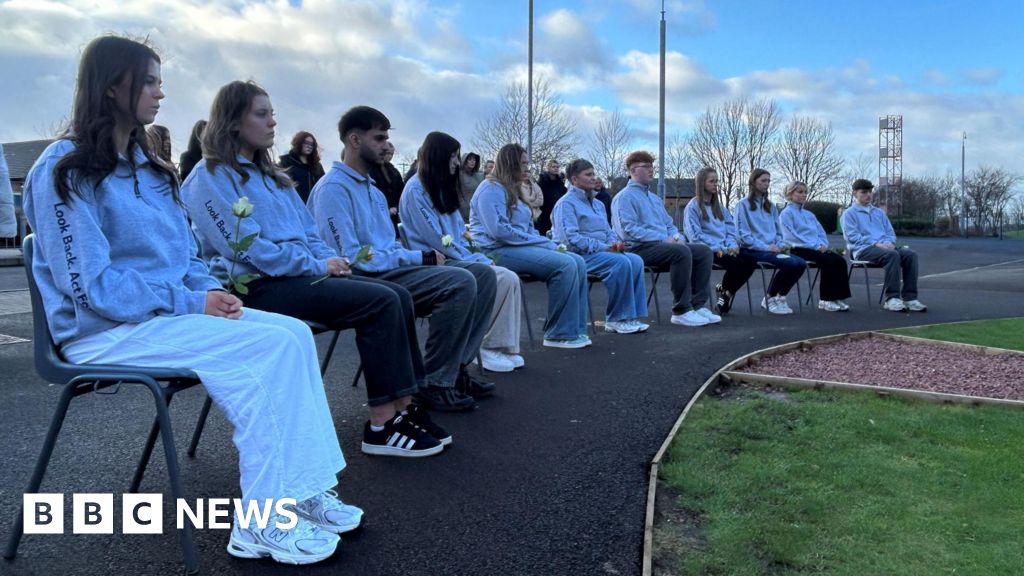 Lockerbie students mark 37th anniversary of 1988 Pan Am bombing - BBC News