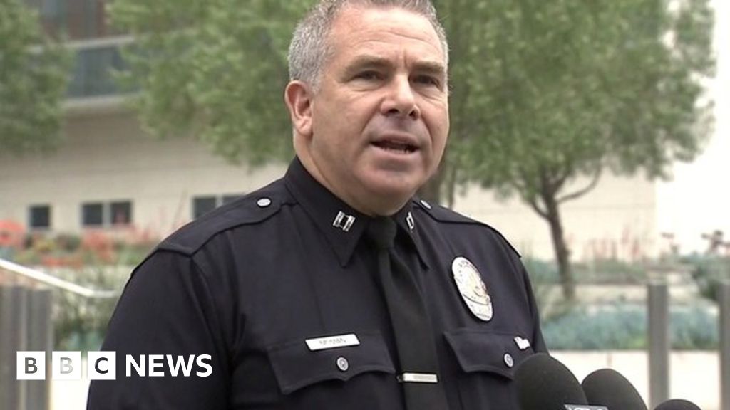 Knife found at OJ Simpson home 'being tested' say LA police - BBC News