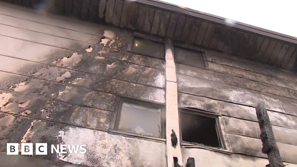 Corby hotel fire causes residents to flee - BBC News