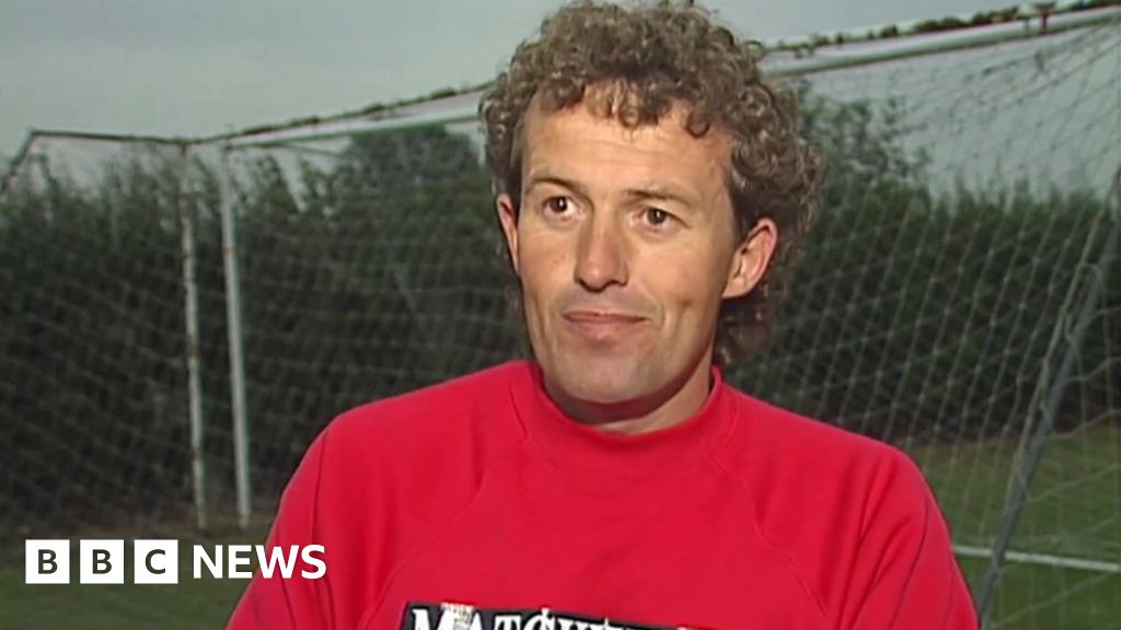 Ex-coach Bennell fails in bid to reduce prison sentence - BBC News