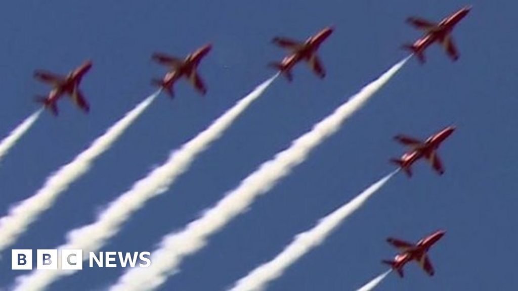 Red Arrows and parades mark Armed Forces Day - BBC News