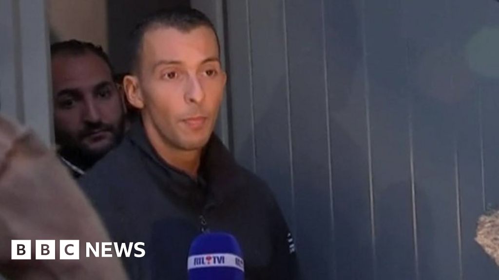 Paris attacks: Brussels district at heart of terror investigation - BBC ...