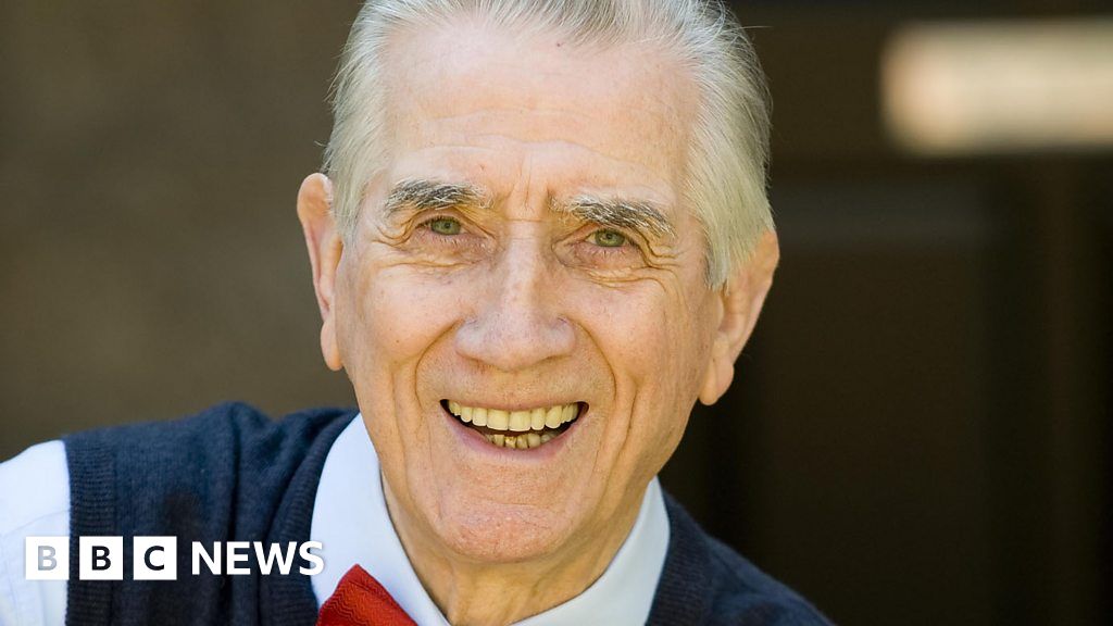 Scottish comedy great Johnny Beattie dies aged 93